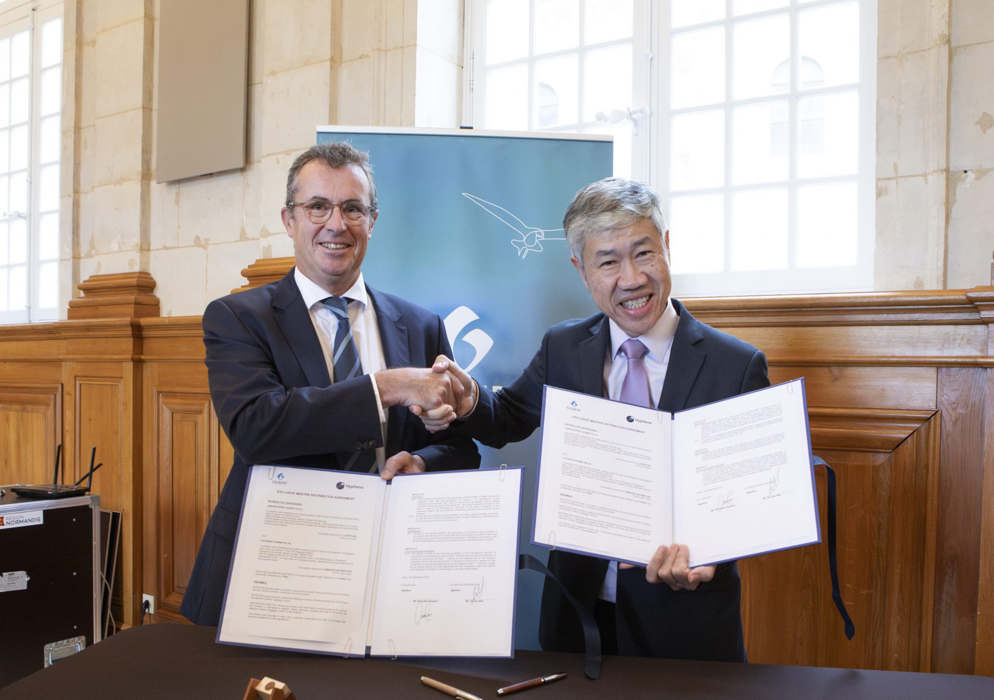 Le groupe Gilbert signe un accord de partenariat avec Hyphens Group ...